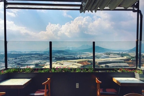 Cafe Panorama Đà Lạt – Nơi chiêm ngưỡng “kinh đô ánh sáng” từ trên cao